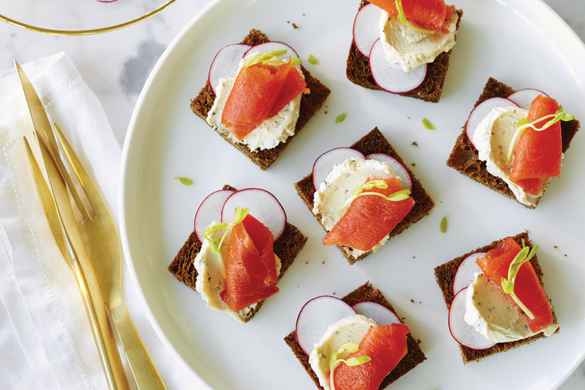 Recette | Canapés de saumon fumé | Boursin® Canada